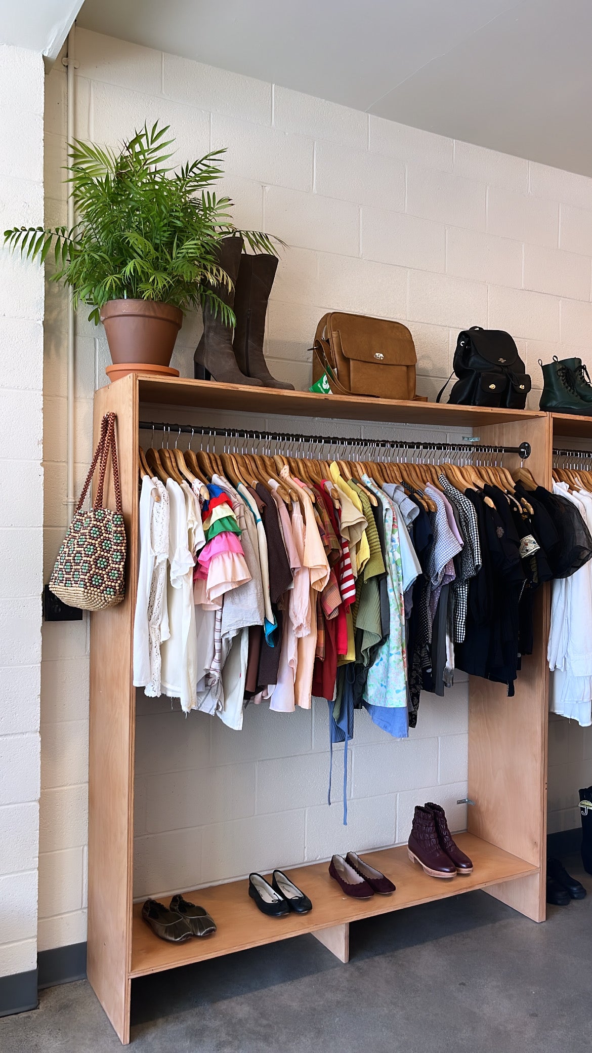 Consignment News: We are looking for summer pieces ☀️ – Creature ...
